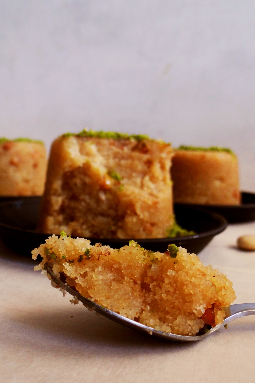 Irmik helvasi (dessert turc à la semoule) - Picnic on a Broom