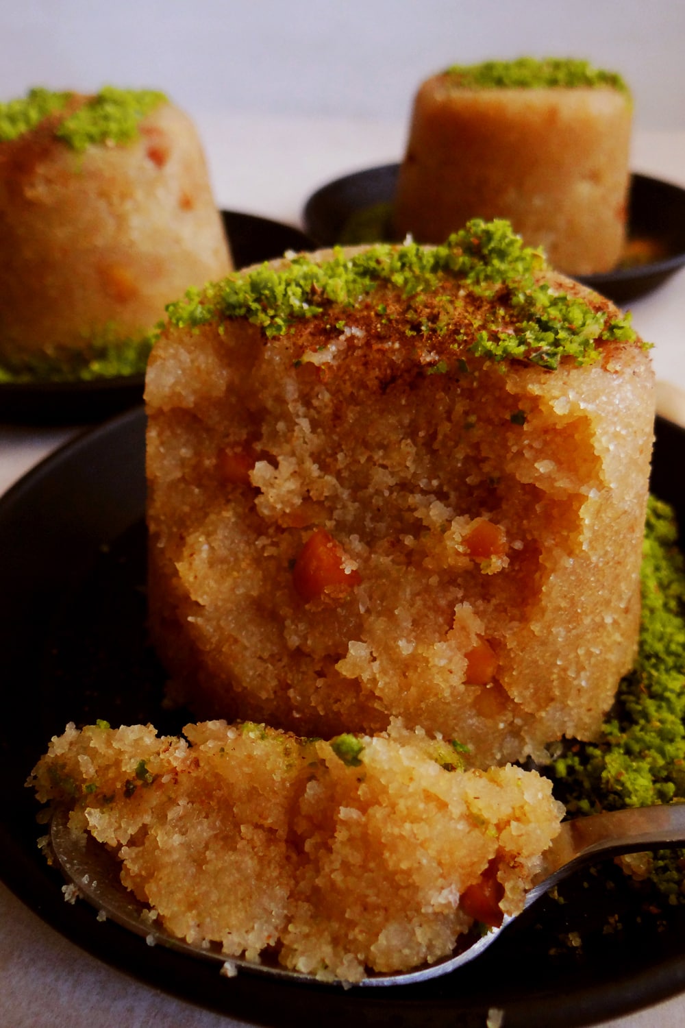 Irmik helvasi (dessert turc à la semoule) - Picnic on a Broom