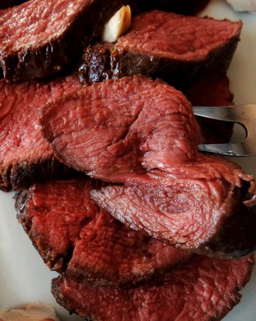 Rare roast beef (French roast beef with garlic & butter) - Picnic on a ...