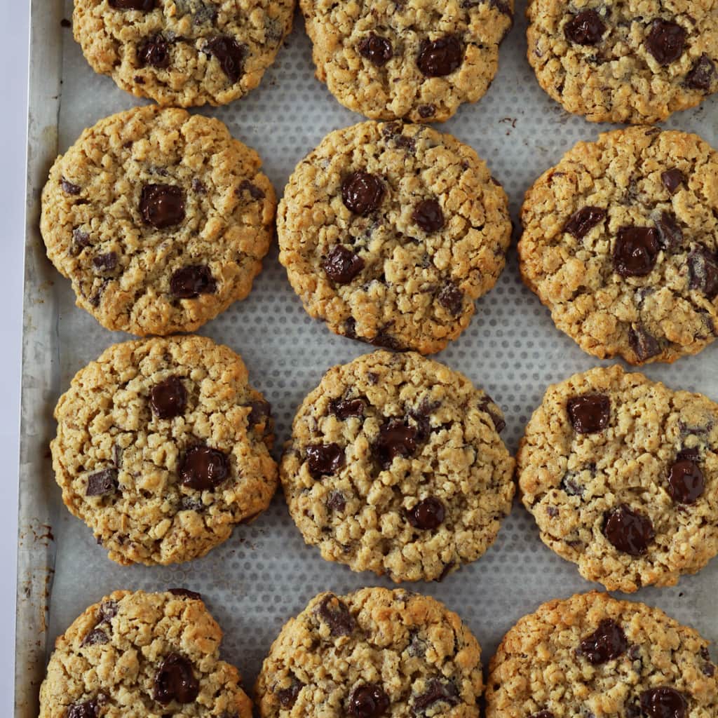 Rare roast beef (French roast beef with garlic & butter) - Picnic on a ...