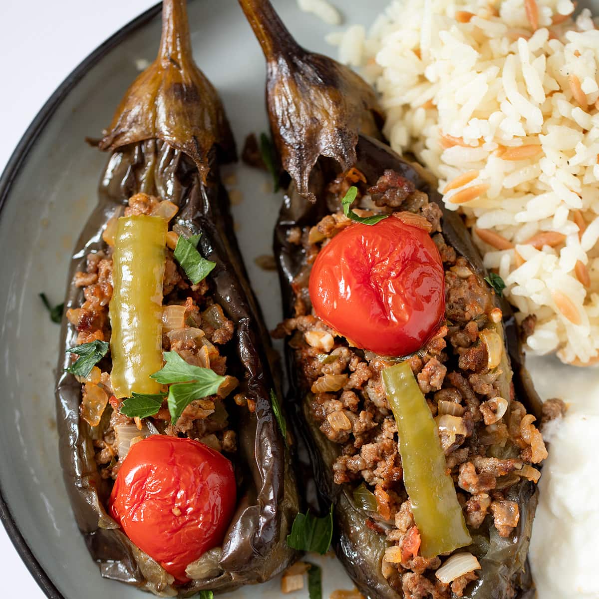 Turkish bamya (easy okra and tomato stew) - Picnic on a Broom
